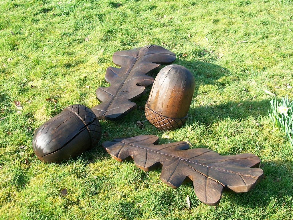 acorns and oak leaves, carving, http://www.neilfyffe.co.ukNeil Fyffe